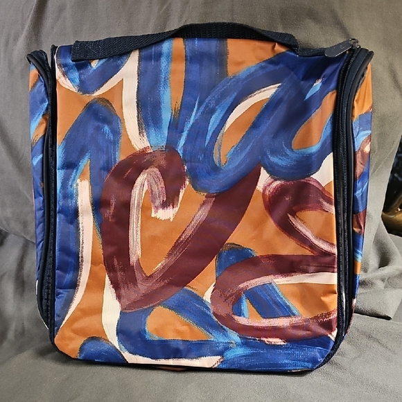 thirty-one | Bags | Thirty One Hanging Traveler Case Painted Floral ...
